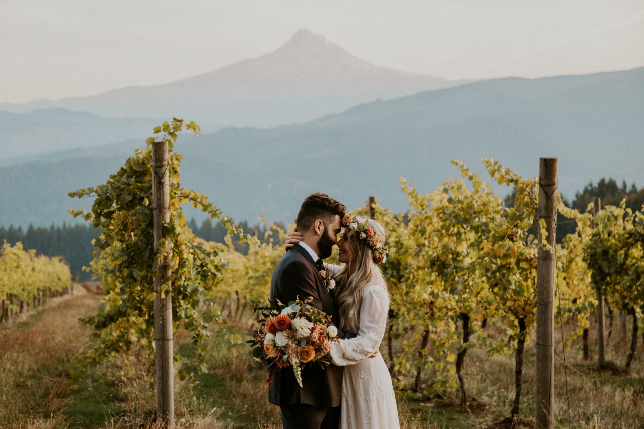 Gorge Crest Vinyards Wedding - Washington - Ali Rae Photography