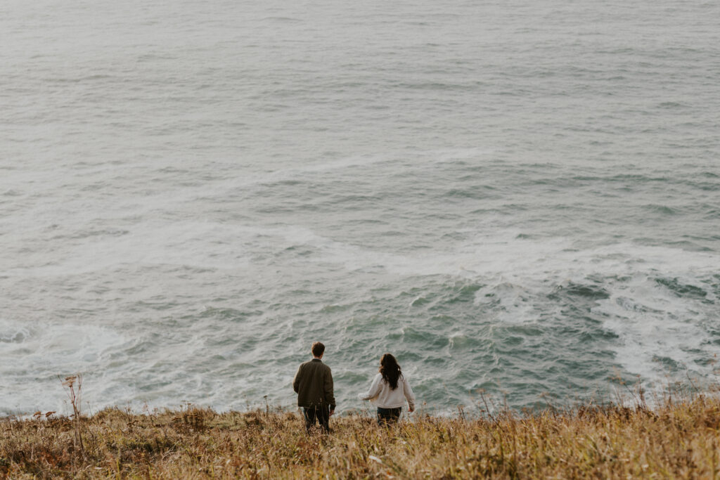 Desert Engagement Session at Smith Rock - Ali Rae Photography
